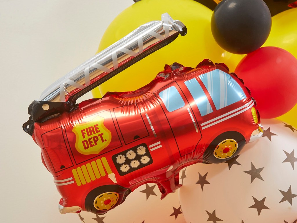 DIY Fire Engine Balloon Sculpture | Tara's Wonderworld