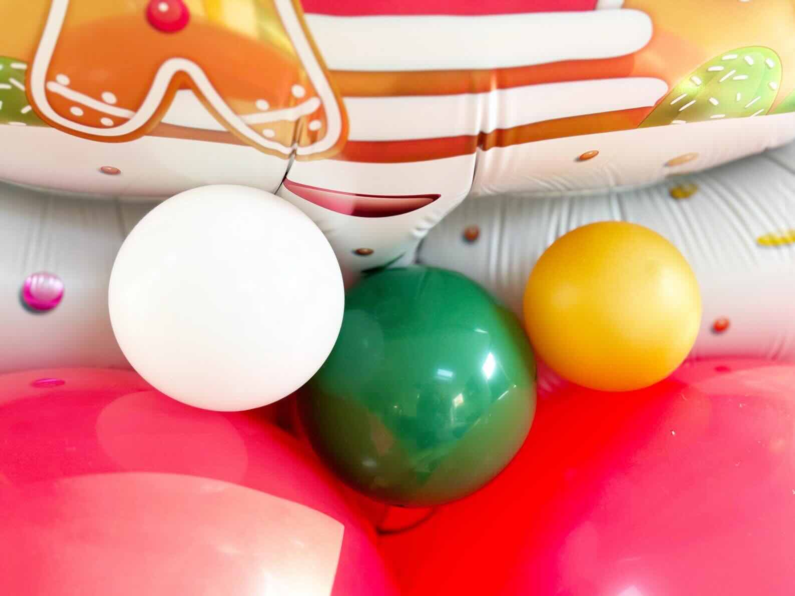 Gingerbread House Balloon Sculpture | Tara's Wonderworld